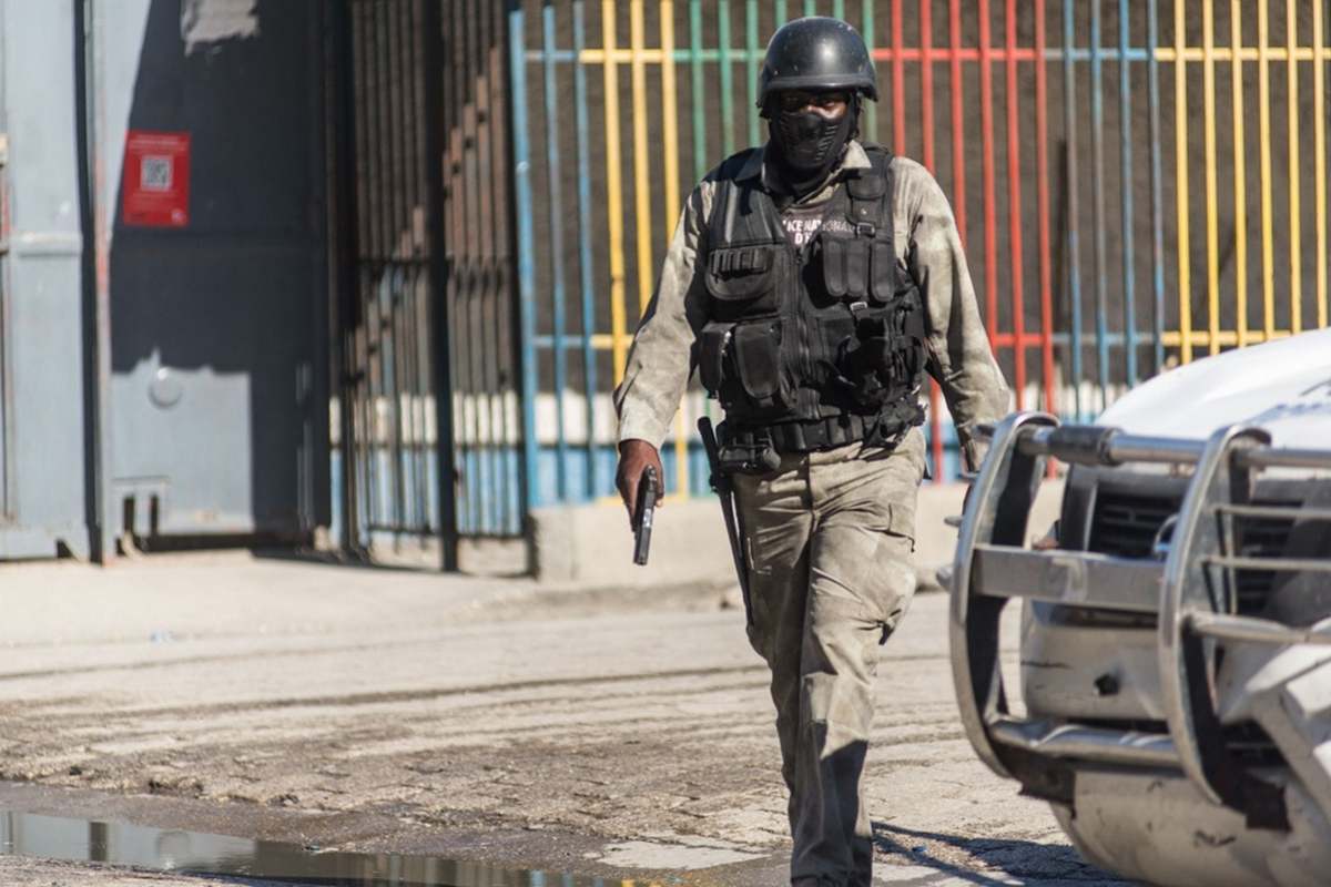La police fait trembler la bande à Ti Makak | Haitinews2000 | Haiti ...